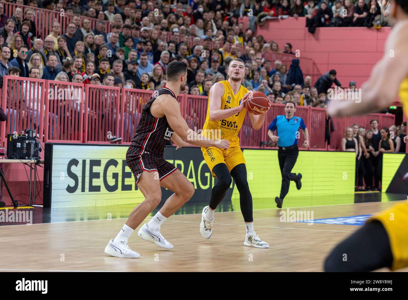 Kirss Helmanis (Tigers Tuebingen, #09) Tigers Tuebingen vs. Bamberg ...