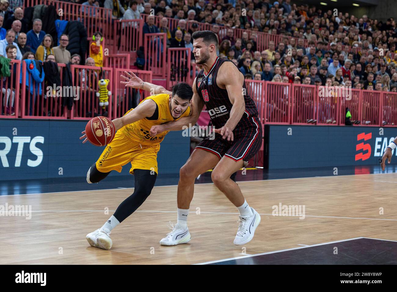 Georgios Kalaitzakis (Tigers Tuebingen, #16) Filip Stanic (Bamberg ...