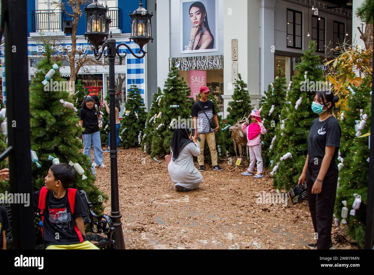 Bandung, West Java, Indonesia. 22nd Dec, 2023. People poses for take a ...