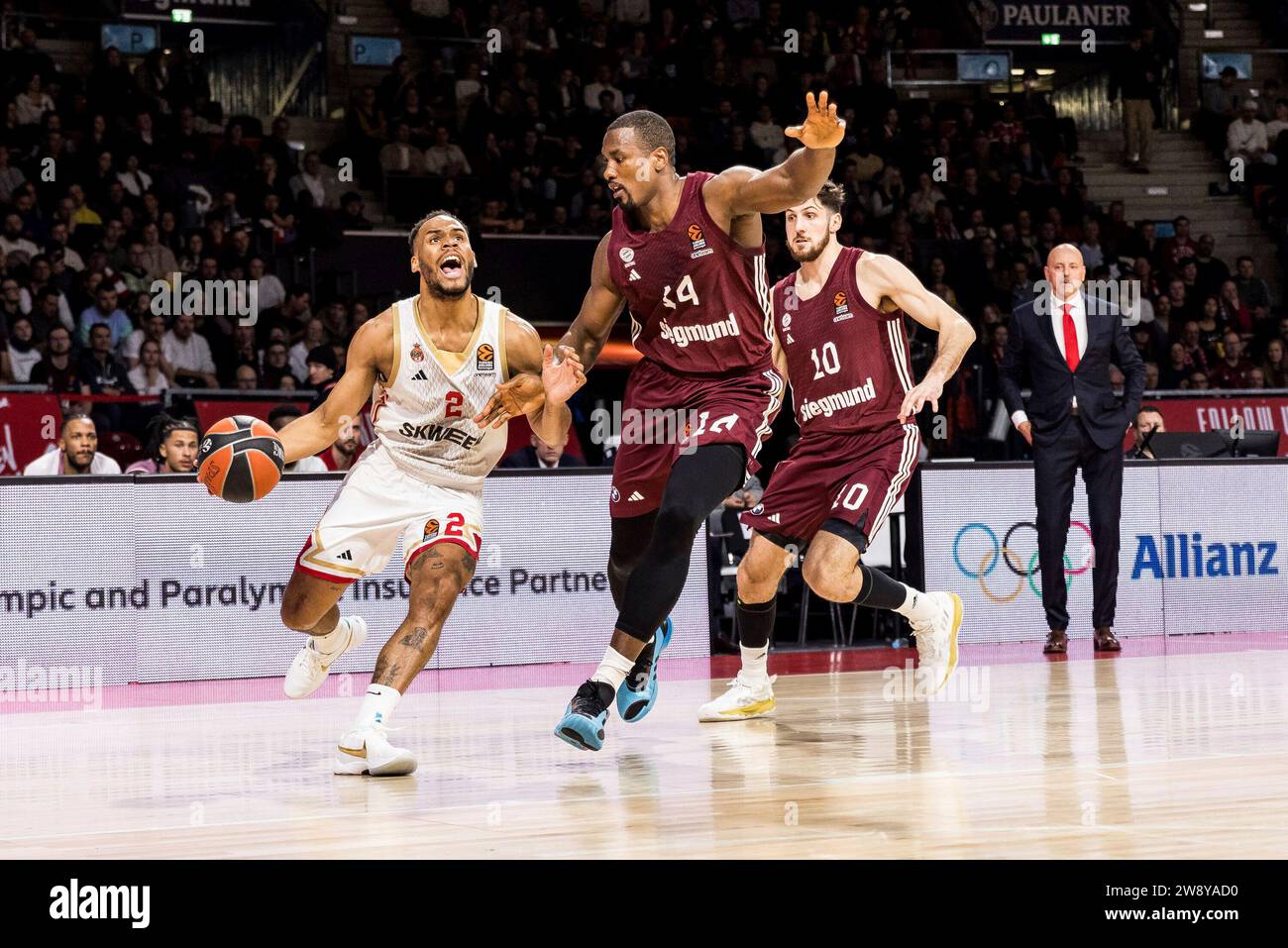 Elie Okobo (AS Monaco, #2), Serge Ibaka (FC Bayern M?nchen, #14 ...