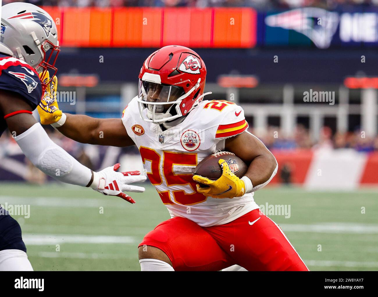 Kansas City Chiefs' Clyde Edwards-Helaire runs against the New England ...