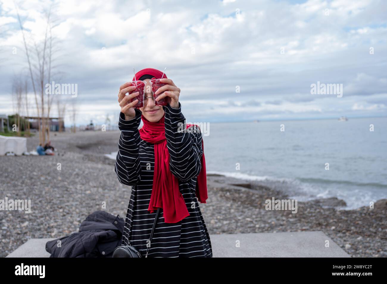 Muslim woman pleasure during her adventure at the seaside Stock Photo ...