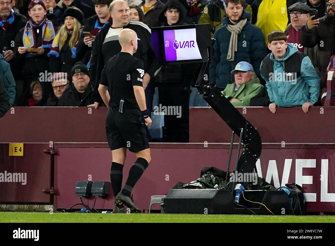 Referee Anthony Taylor reviews the on-field VAR screen before ...