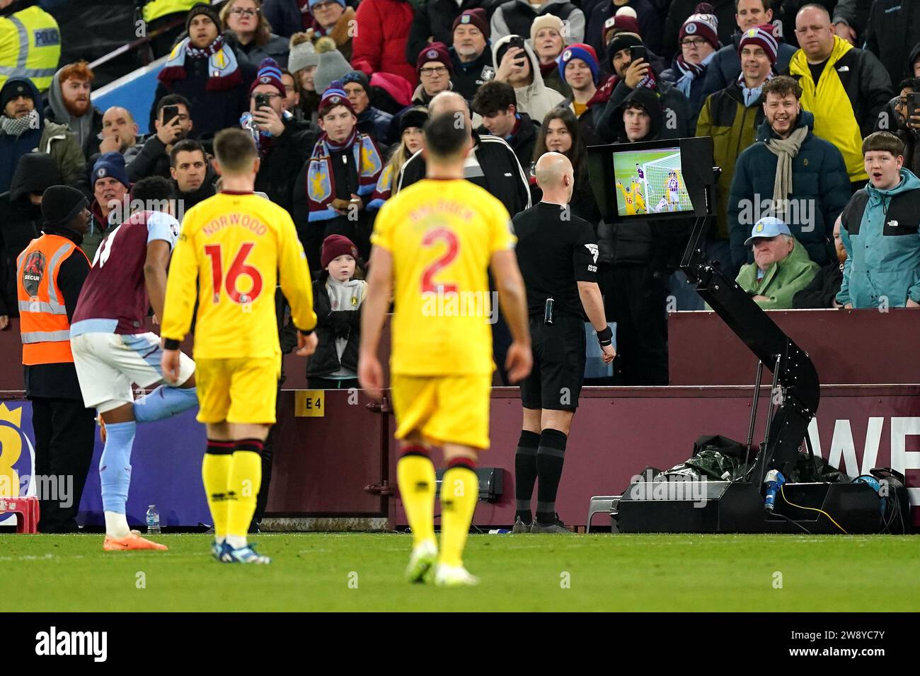 Referee Anthony Taylor reviews the on-field VAR screen before ...