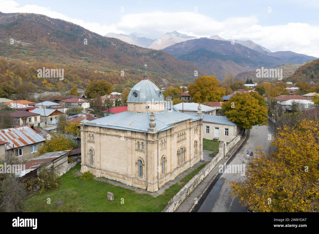 Oni, Georgia. 27th Oct, 2023. The synagogue in front of the Great ...