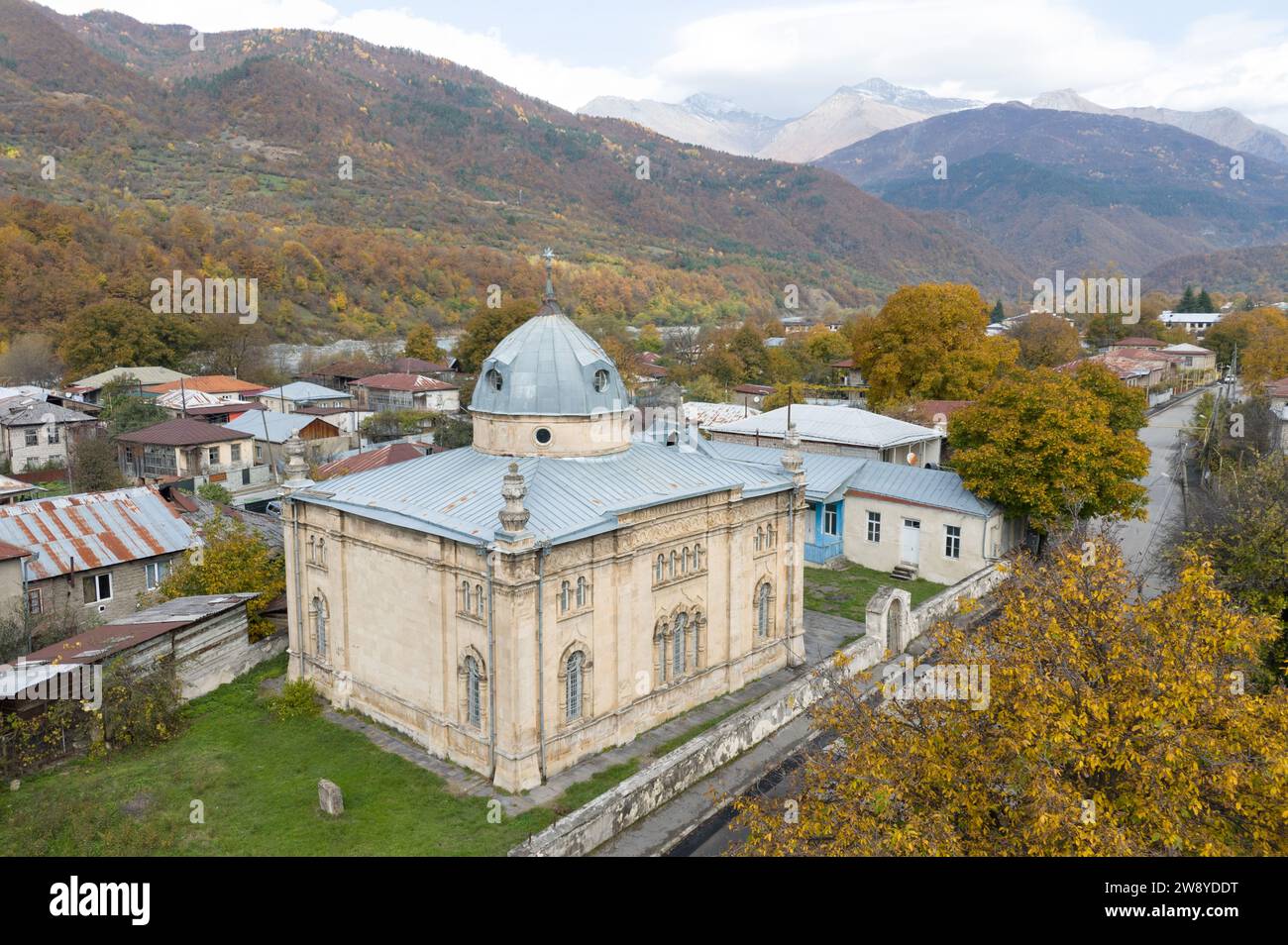 Oni, Georgia. 27th Oct, 2023. The synagogue in front of the Great ...