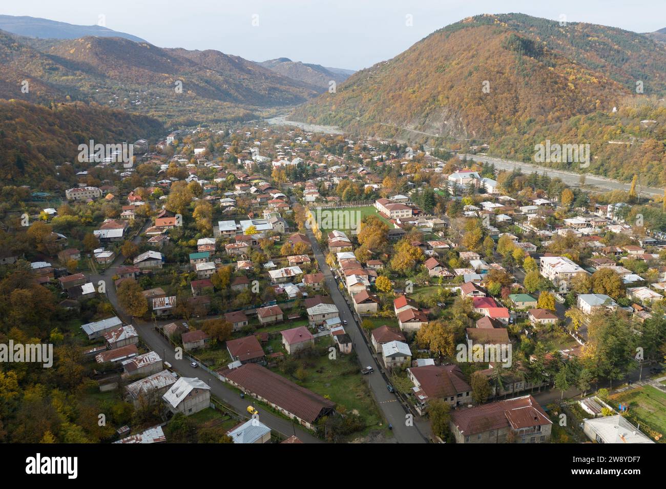 Oni, Georgia. 27th Oct, 2023. View of the town of Oni on the banks of ...
