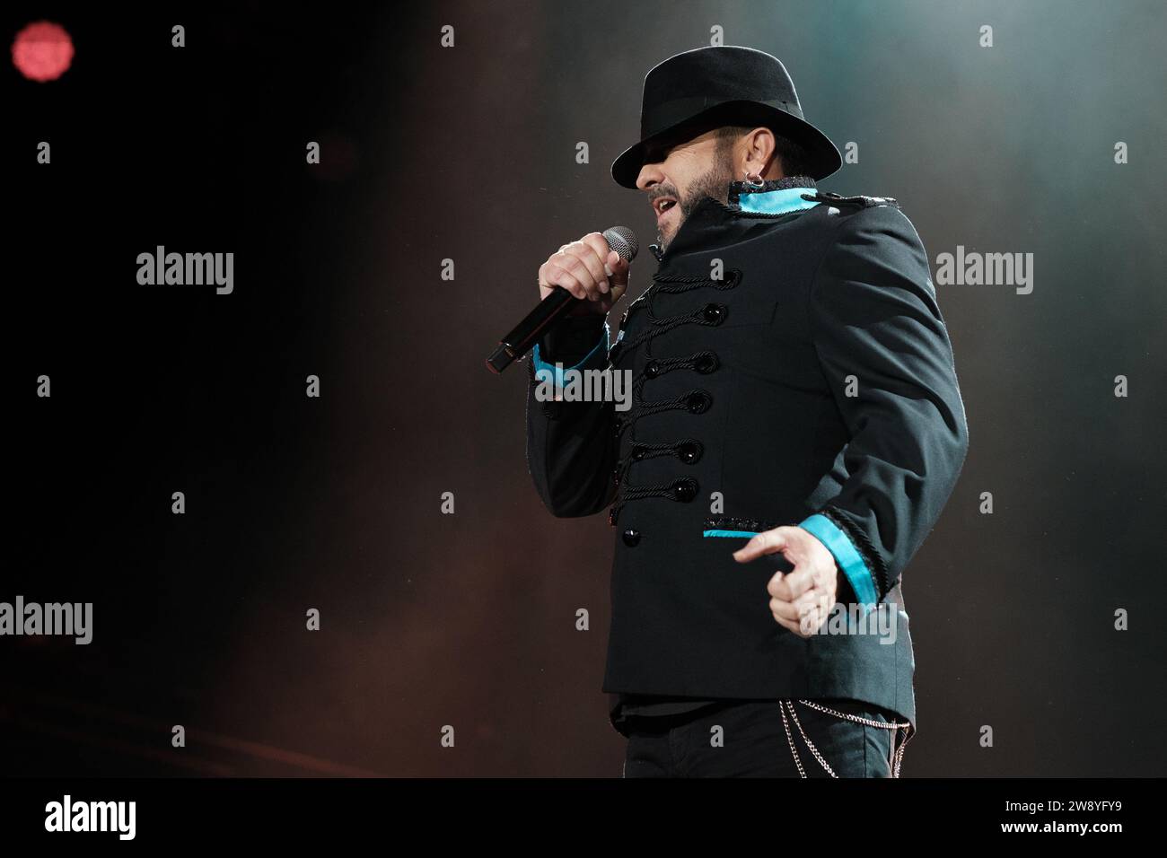 the singer El Barrio (Jose Luis Figuereo Franco) during her performance ...