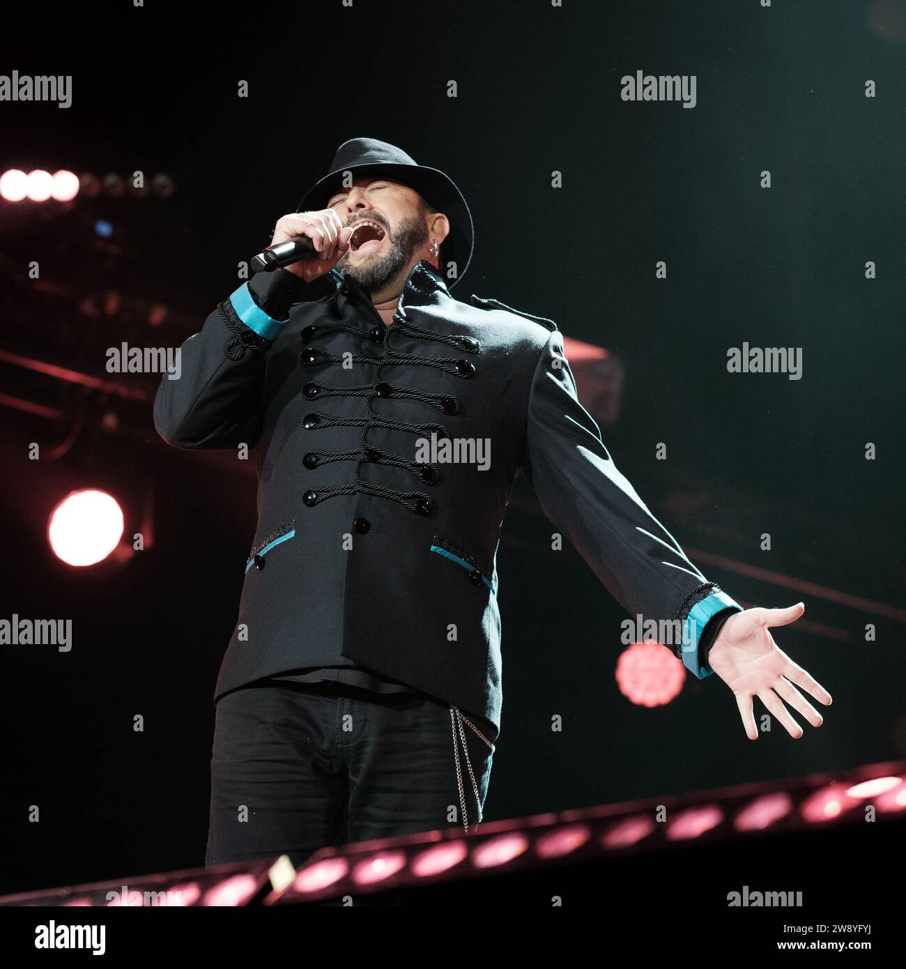 the singer El Barrio (Jose Luis Figuereo Franco) during her performance ...