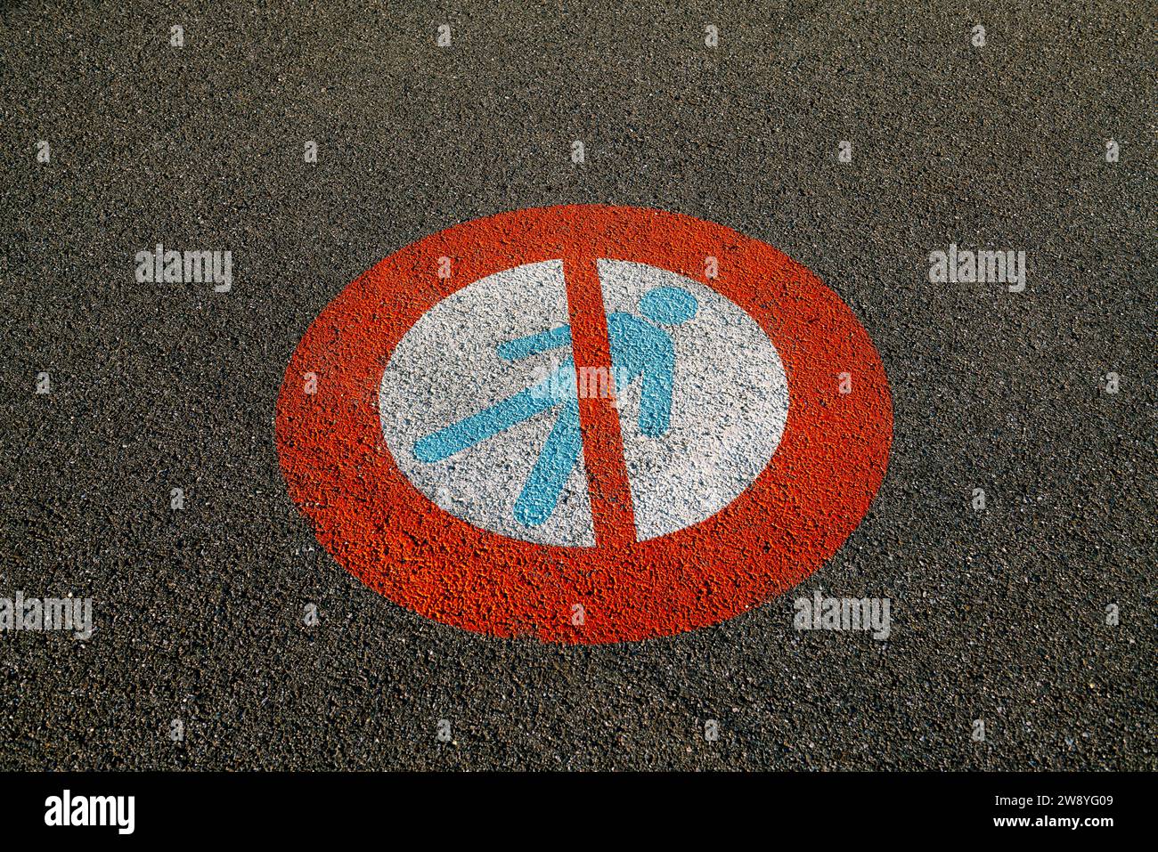 No entry unauthorized persons sign hi-res stock photography and images ...