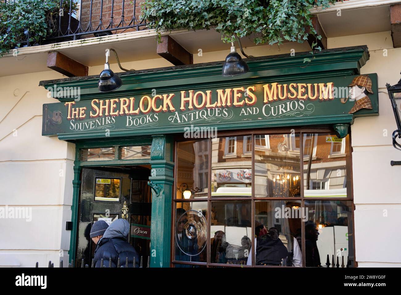 London, UK - 25 November 2023: The Sherlock Holmes Museum at 221b Bake ...