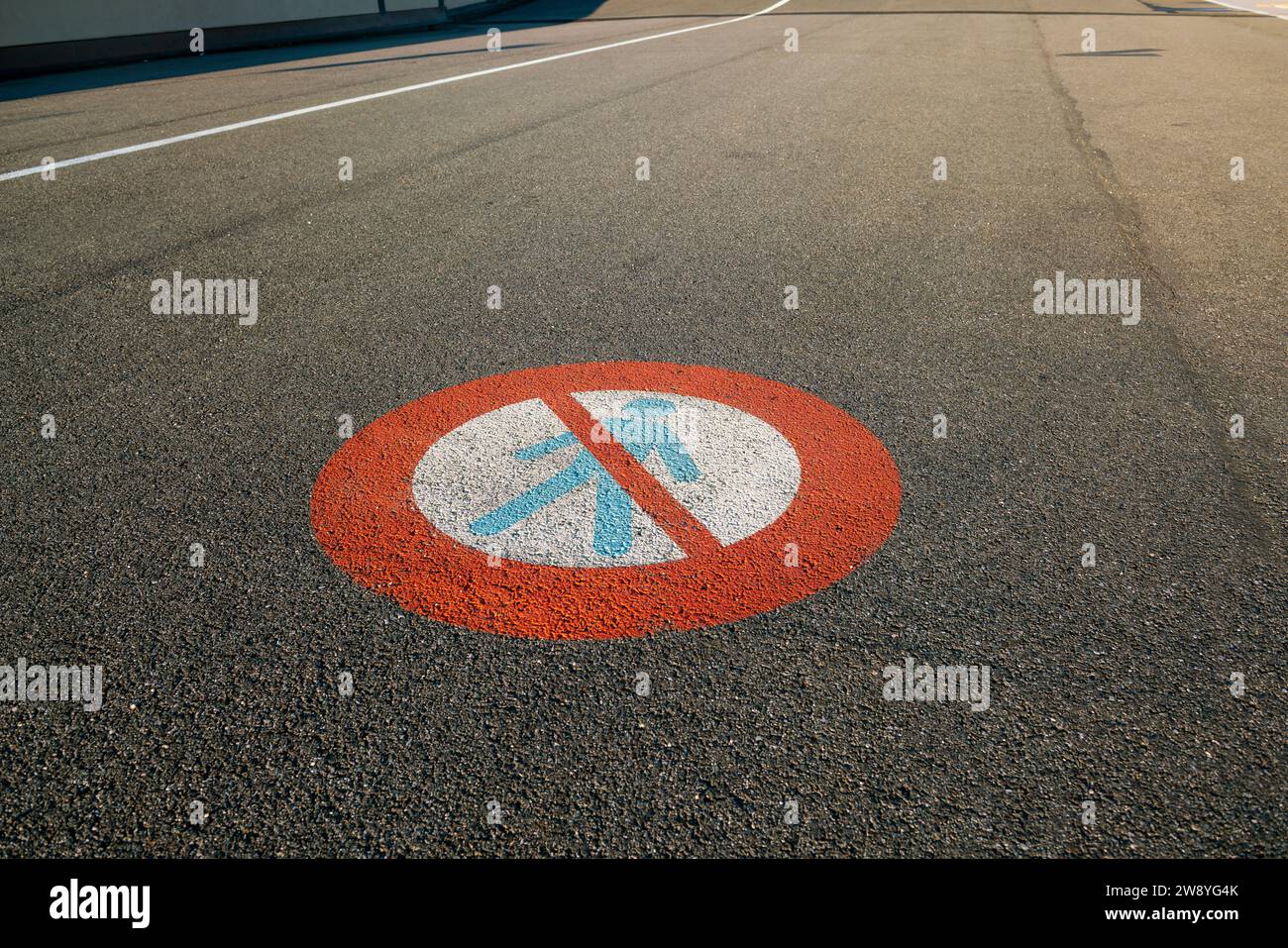 No entry for unauthorised persons hi-res stock photography and images ...