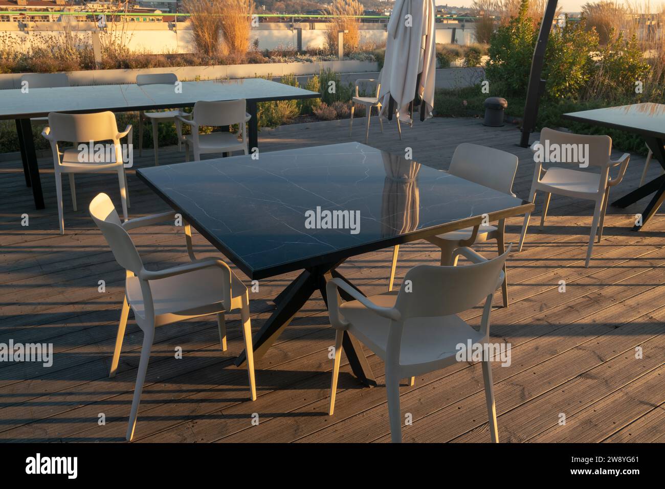 Food kiosk tables hi-res stock photography and images - Alamy