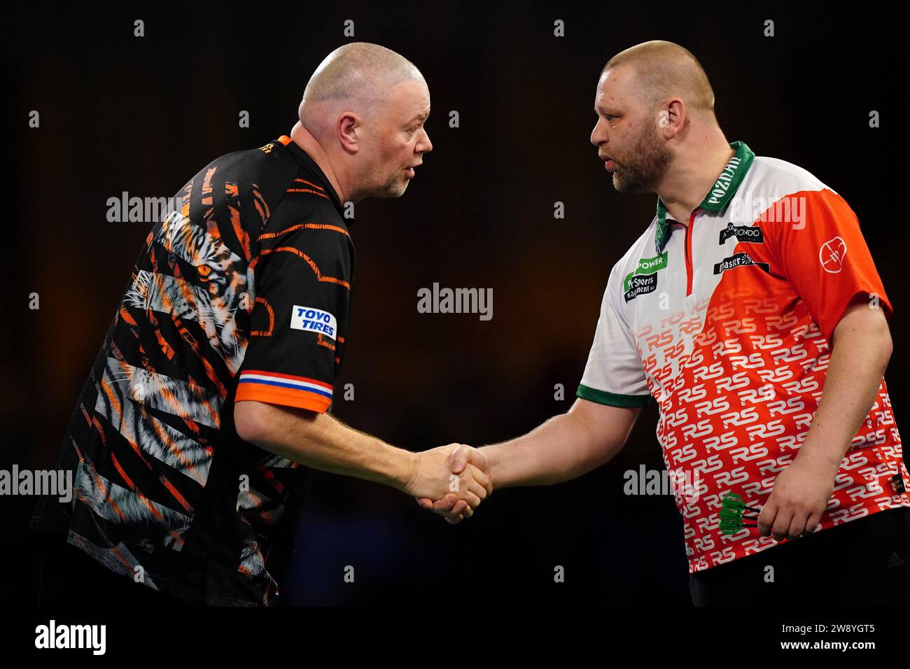 Raymond van Barneveld celebrates victory over Radek Szaganski (right ...