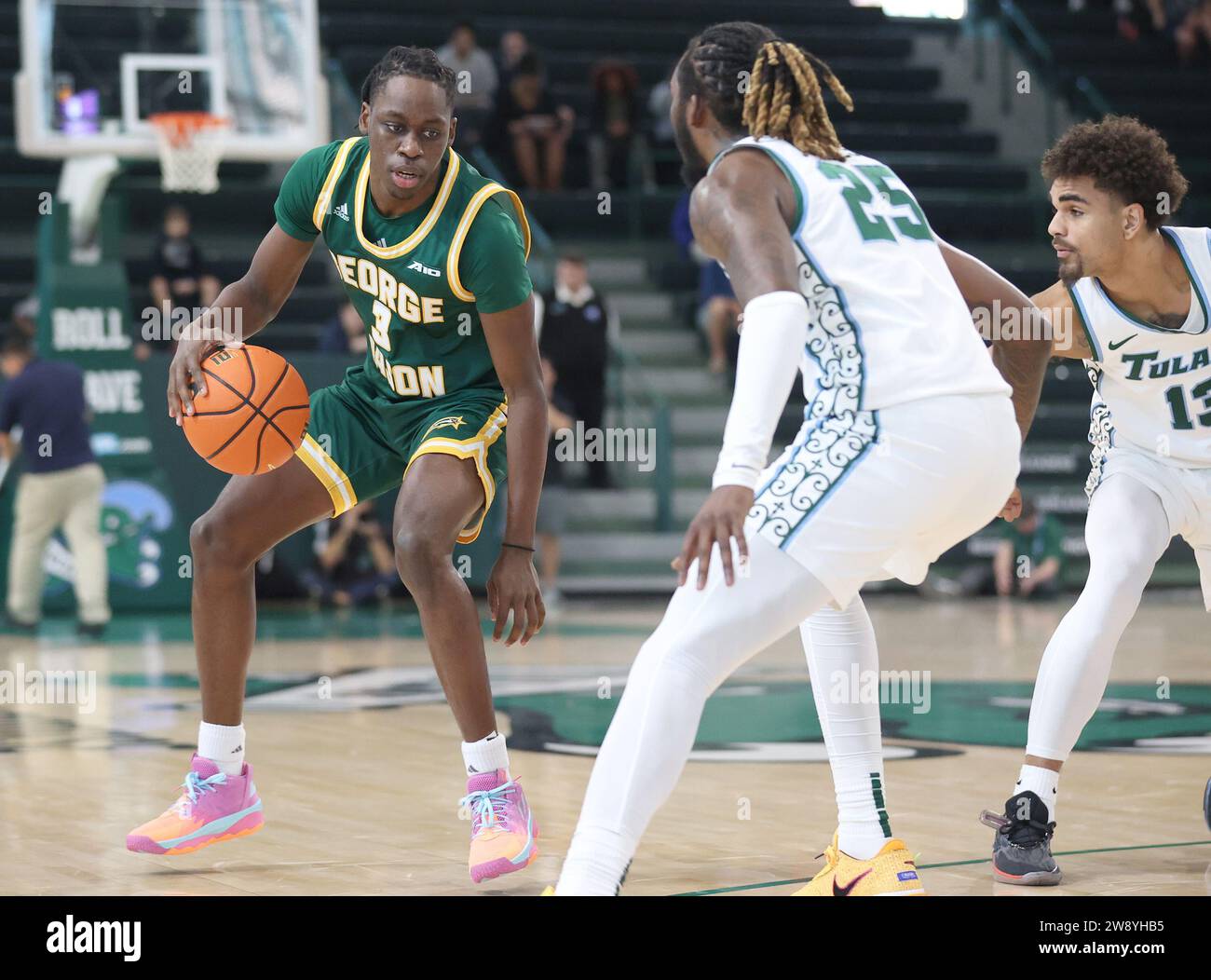 New Orleans, USA. 22nd Dec, 2023. George Mason Patriots guard Baraka ...