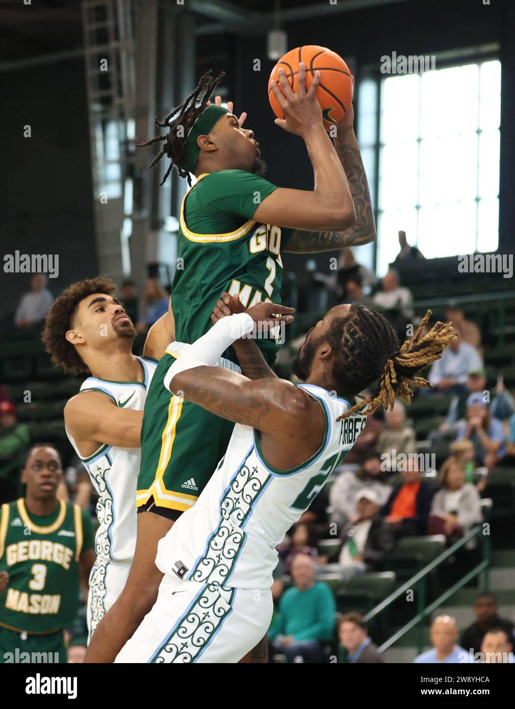 New Orleans, USA. 22nd Dec, 2023. George Mason Patriots guard Woody ...
