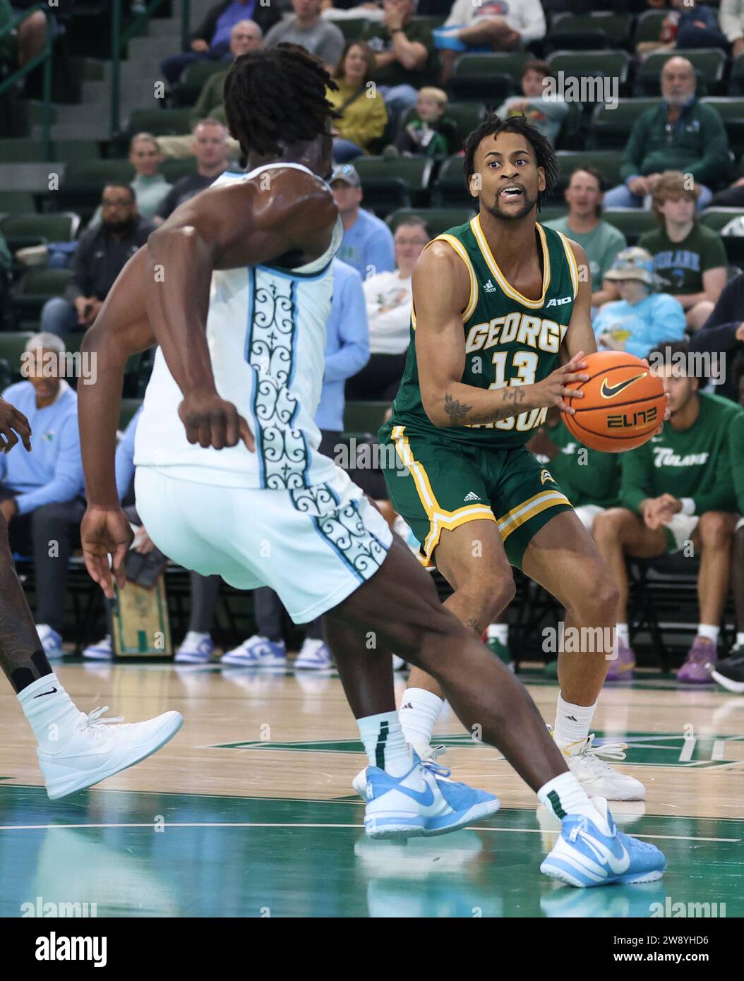 New Orleans, USA. 22nd Dec, 2023. George Mason Patriots guard Darius ...