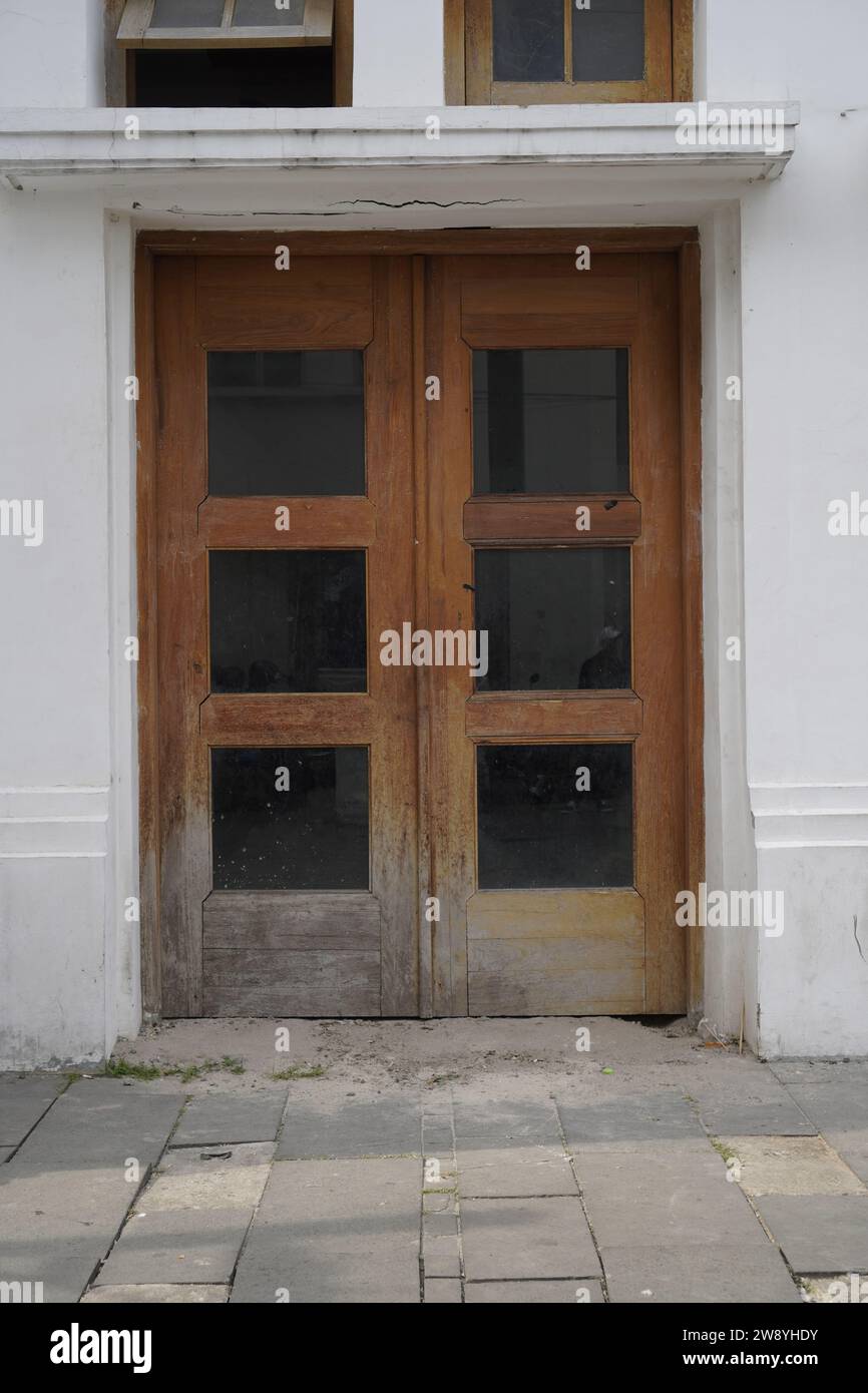 Classic buildings frame hi-res stock photography and images - Alamy