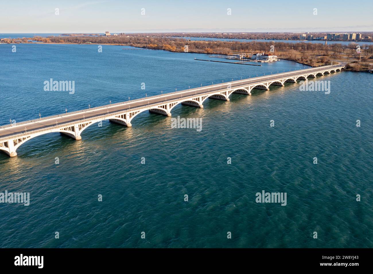 Detroit, Michigan - The Belle Isle Bridge. The bridge connects Detroit ...