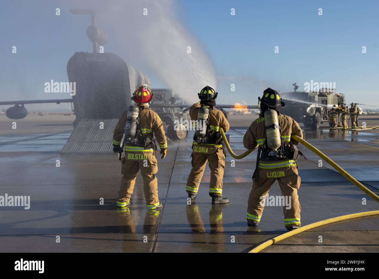 Aircraft rescue and fire fighting marines hi-res stock photography and ...