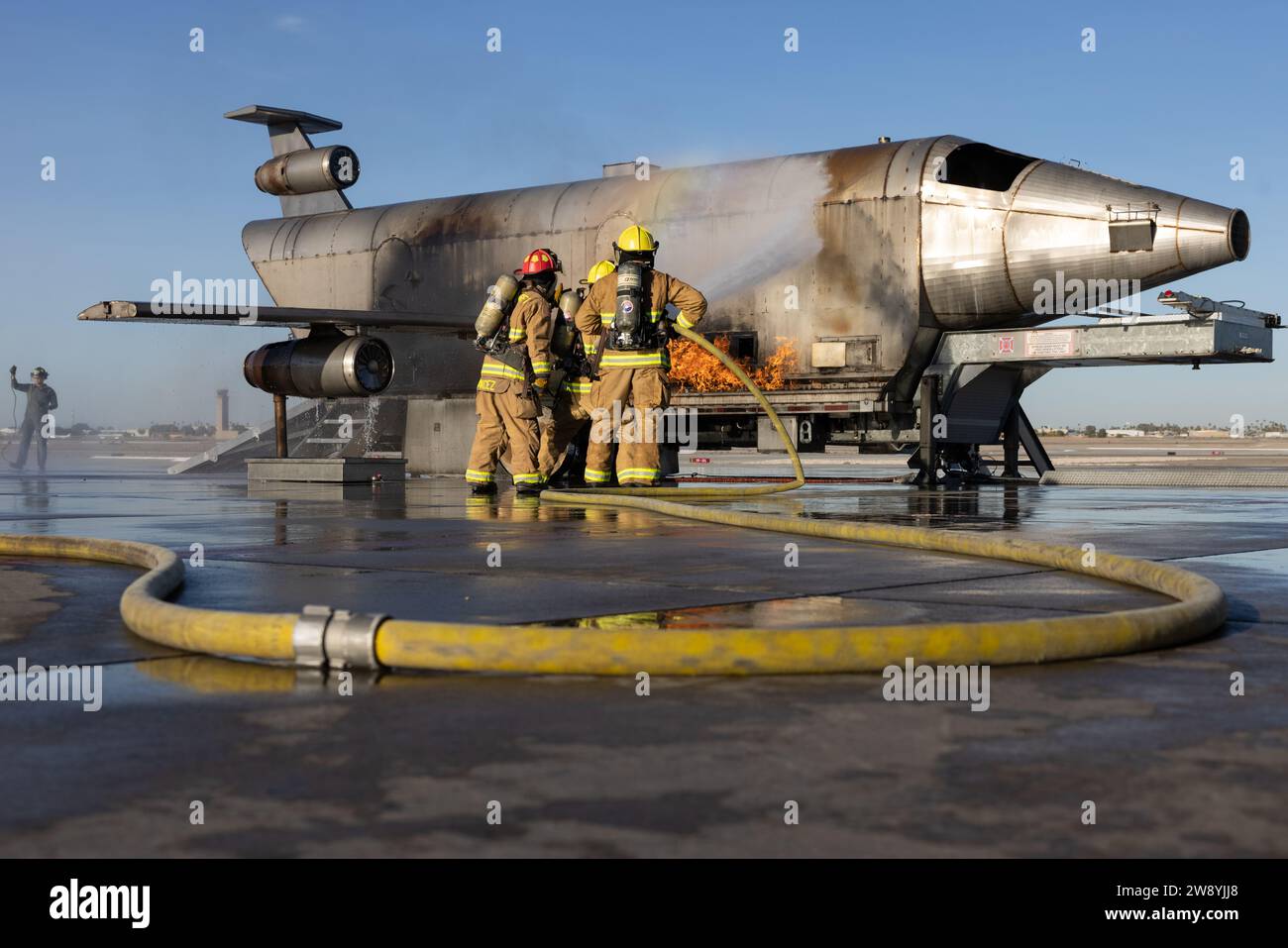 Aircraft rescue and fire fighting marines hi-res stock photography and ...