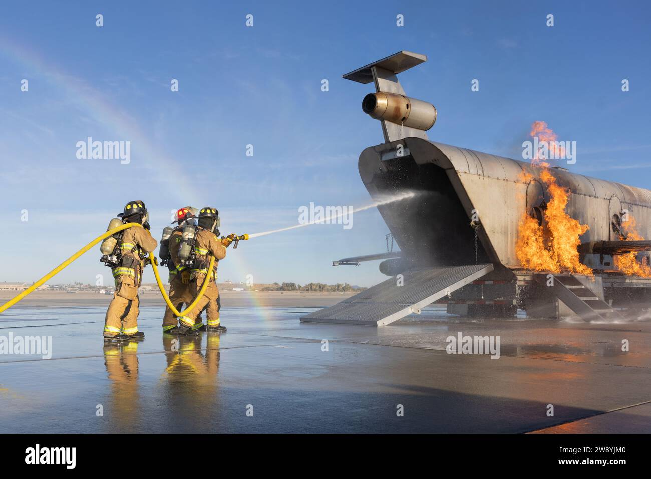 Aircraft rescue and fire fighting marines hi-res stock photography and ...
