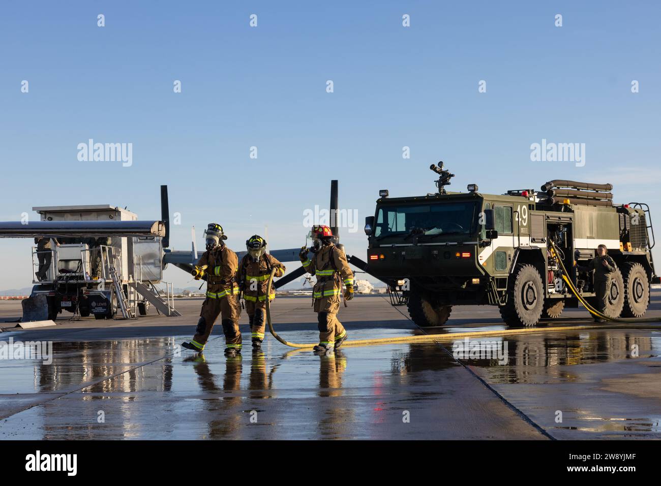 Aircraft rescue and fire fighting marines hi-res stock photography and ...