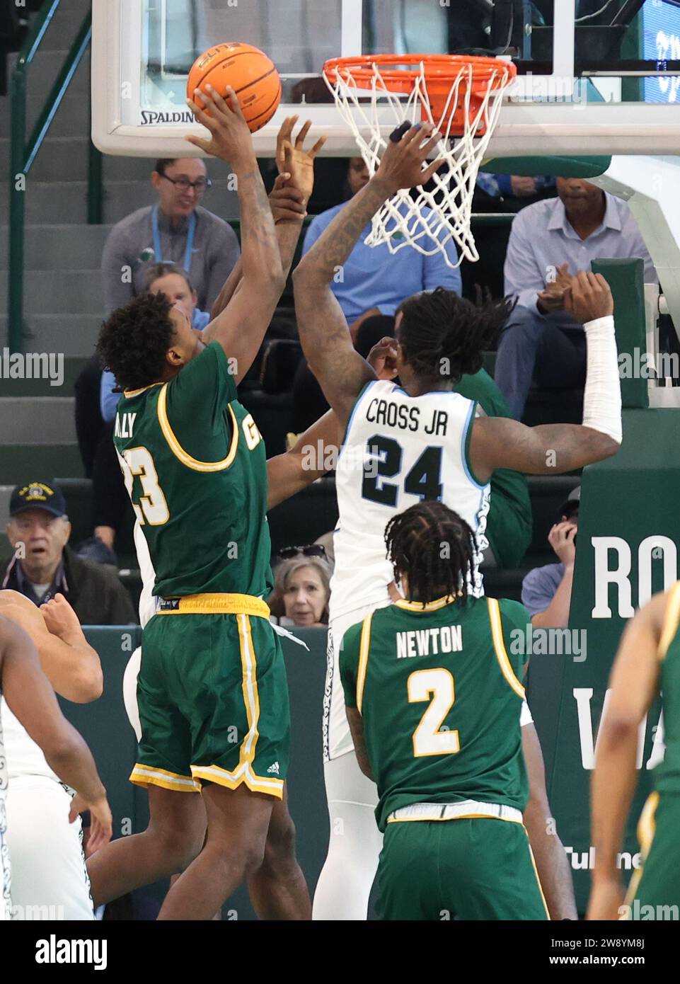 New Orleans, USA. 22nd Dec, 2023. George Mason Patriots forward Amari ...