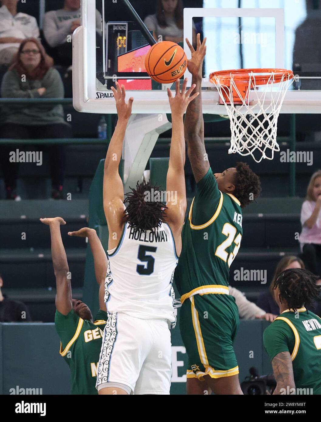New Orleans, USA. 22nd Dec, 2023. George Mason Patriots forward Amari ...