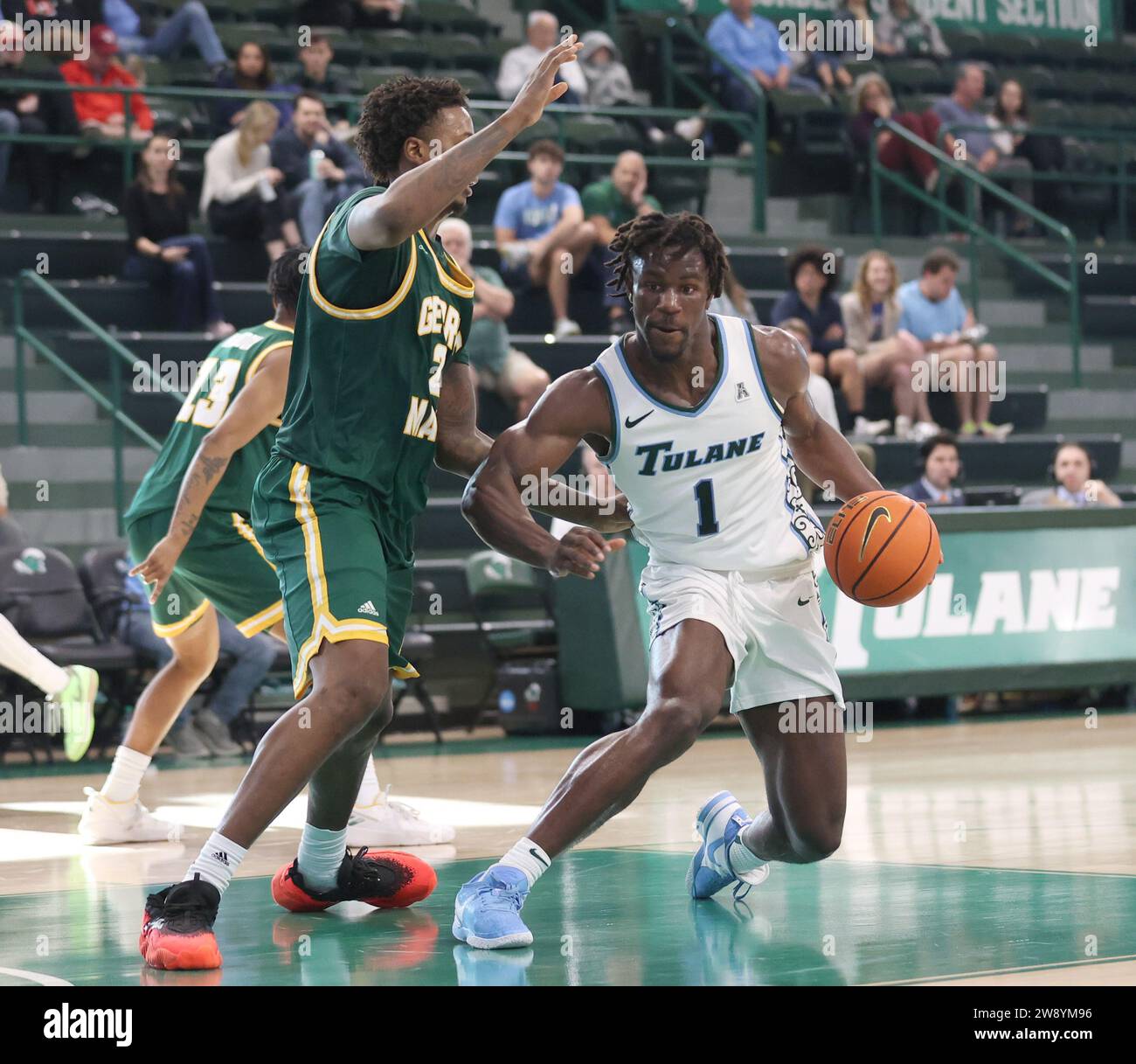 New Orleans, USA. 22nd Dec, 2023. Tulane Green Wave guard Sion James (1 ...