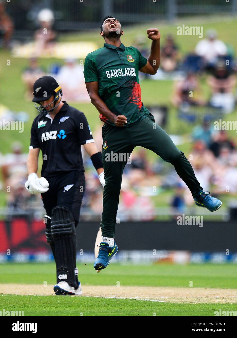 Bangladesh bowler Shoriful Islam, right, celebrates the wicket of New ...