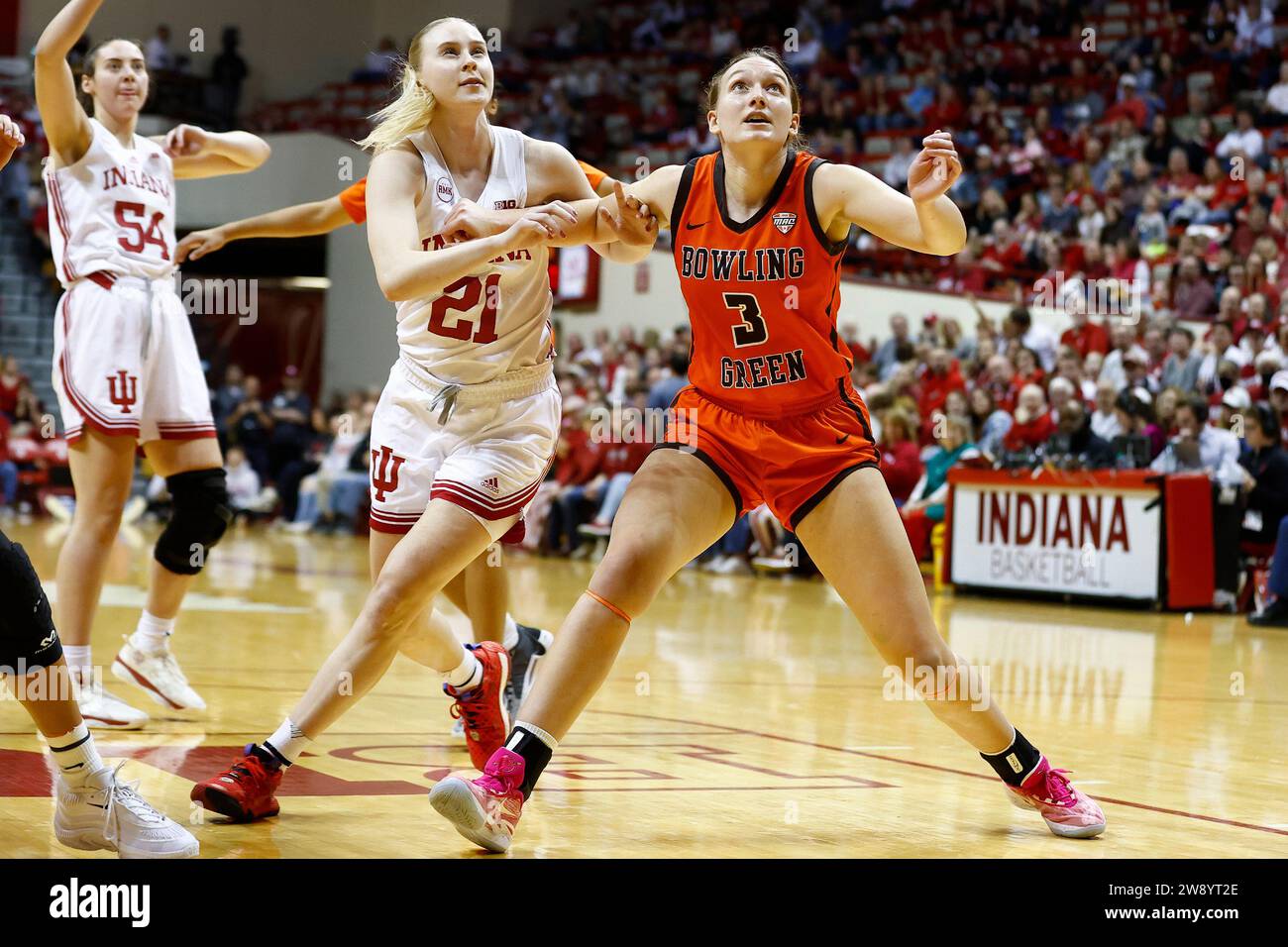 BLOOMINGTON, IN - DECEMBER 22: Bowling Green Falcons forward Sophie ...