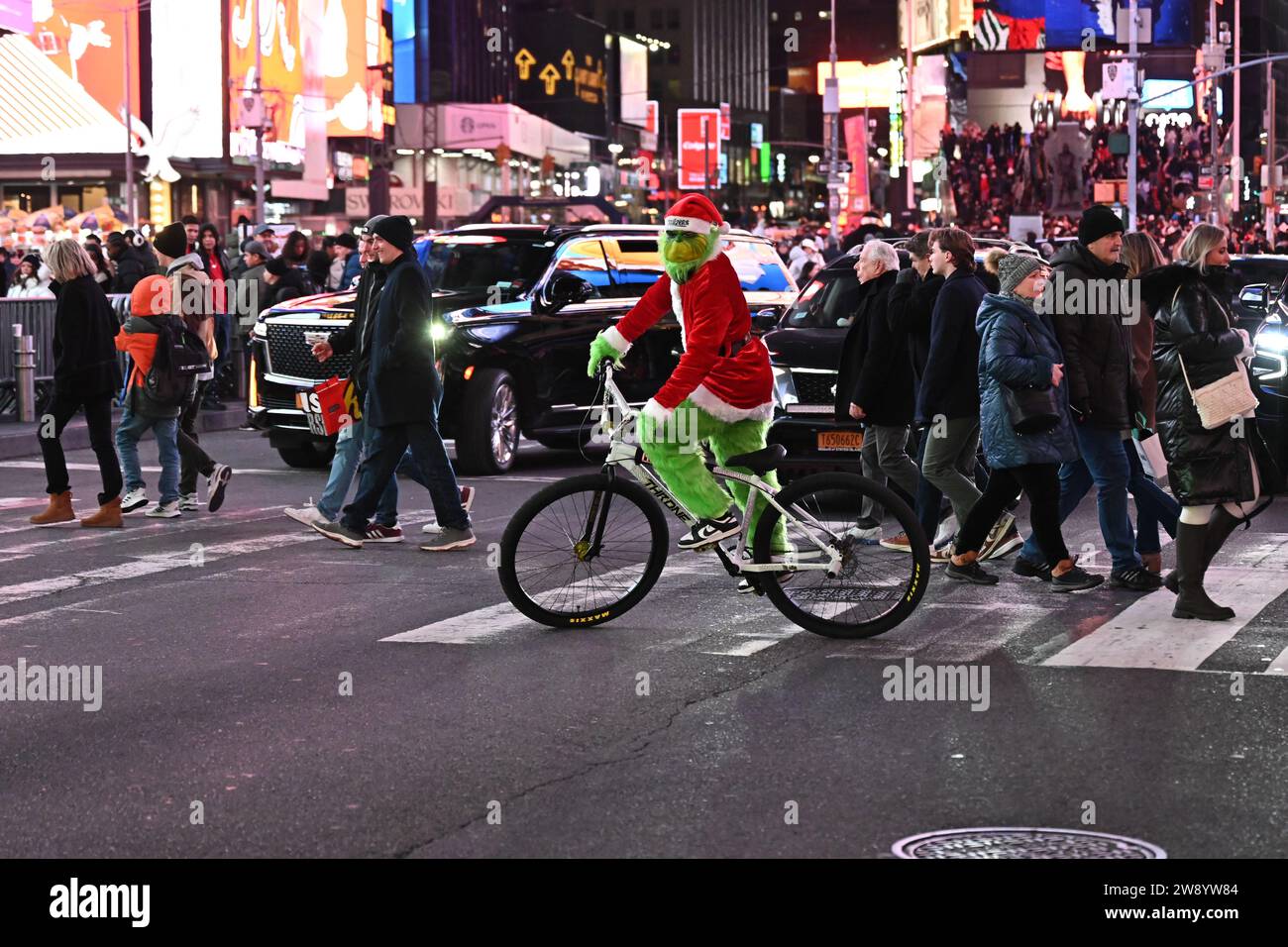 Dressed as grinch hi-res stock photography and images - Alamy