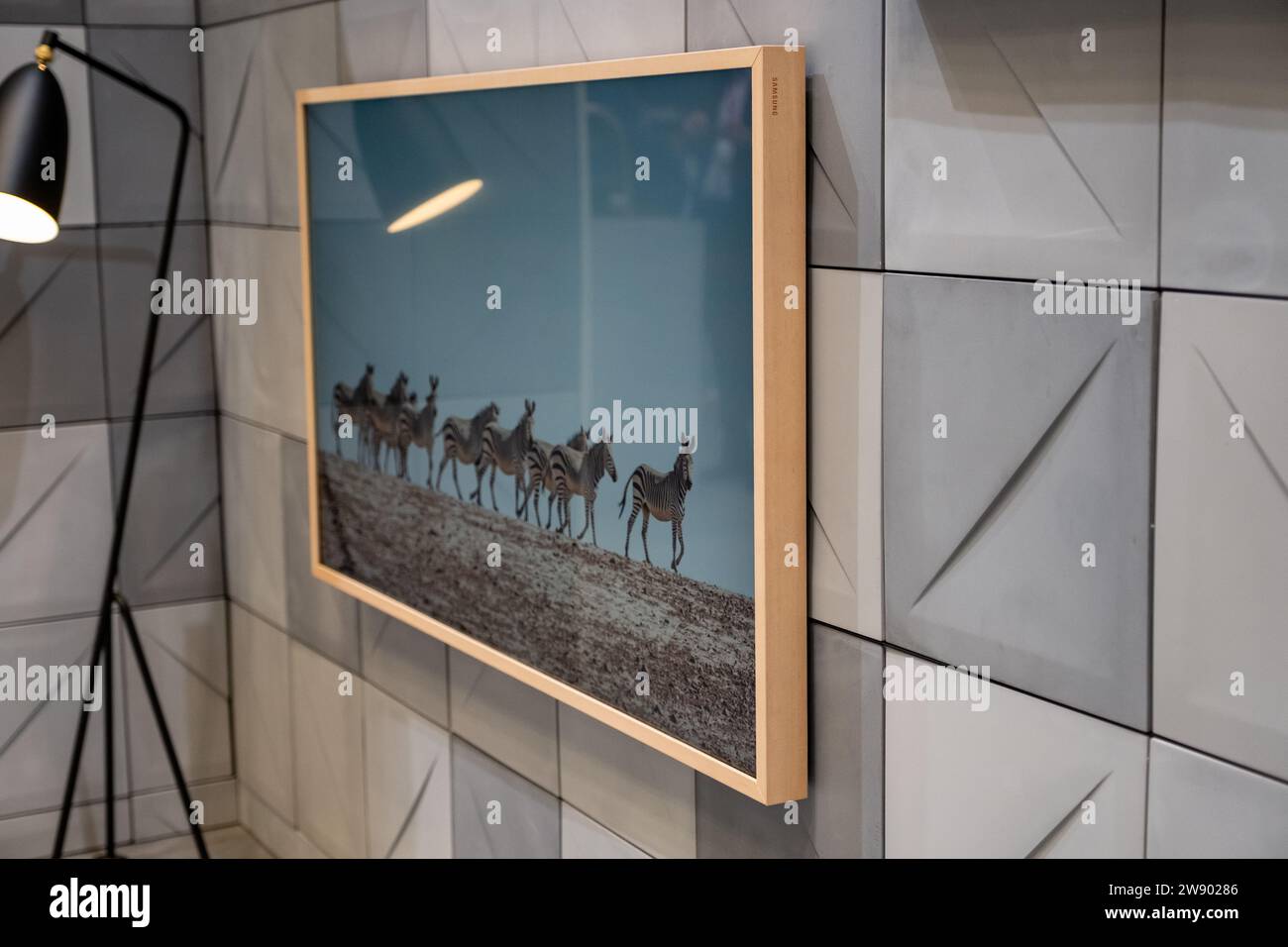 Samsung Tivi the Frame Stock Photo - Alamy