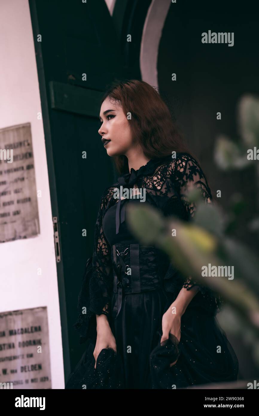 a mysterious Asian woman in black clothes and robes silently visited ...