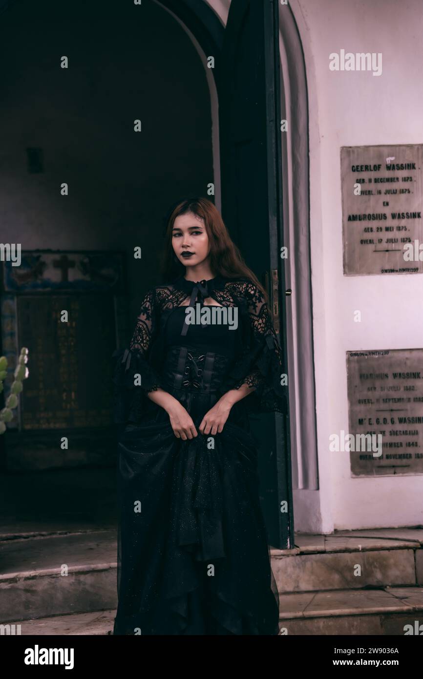 a mysterious Asian woman in black clothes and robes silently visited ...