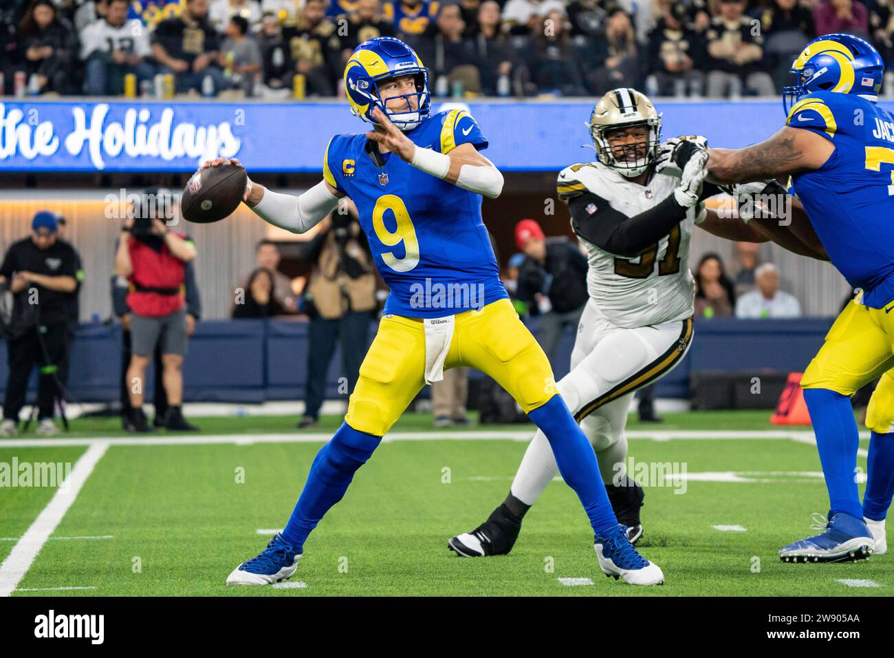 Los Angeles Rams quarterback Matthew Stafford (9) throws a pass during ...