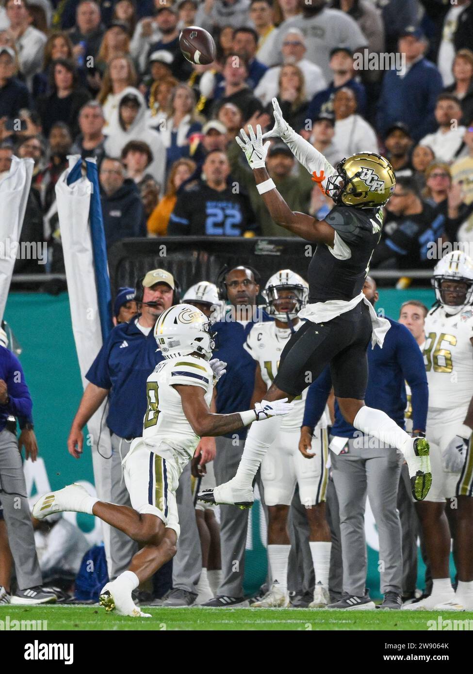 Tampa, FL, USA. 22nd Dec, 2023. UCF wide receiver Javon Baker (1) makes ...