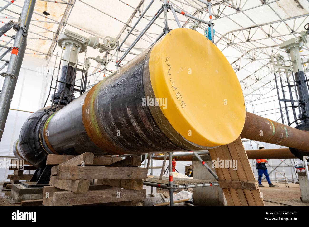 Mukran, Germany. 18th Dec, 2023. View of the construction site of the ...