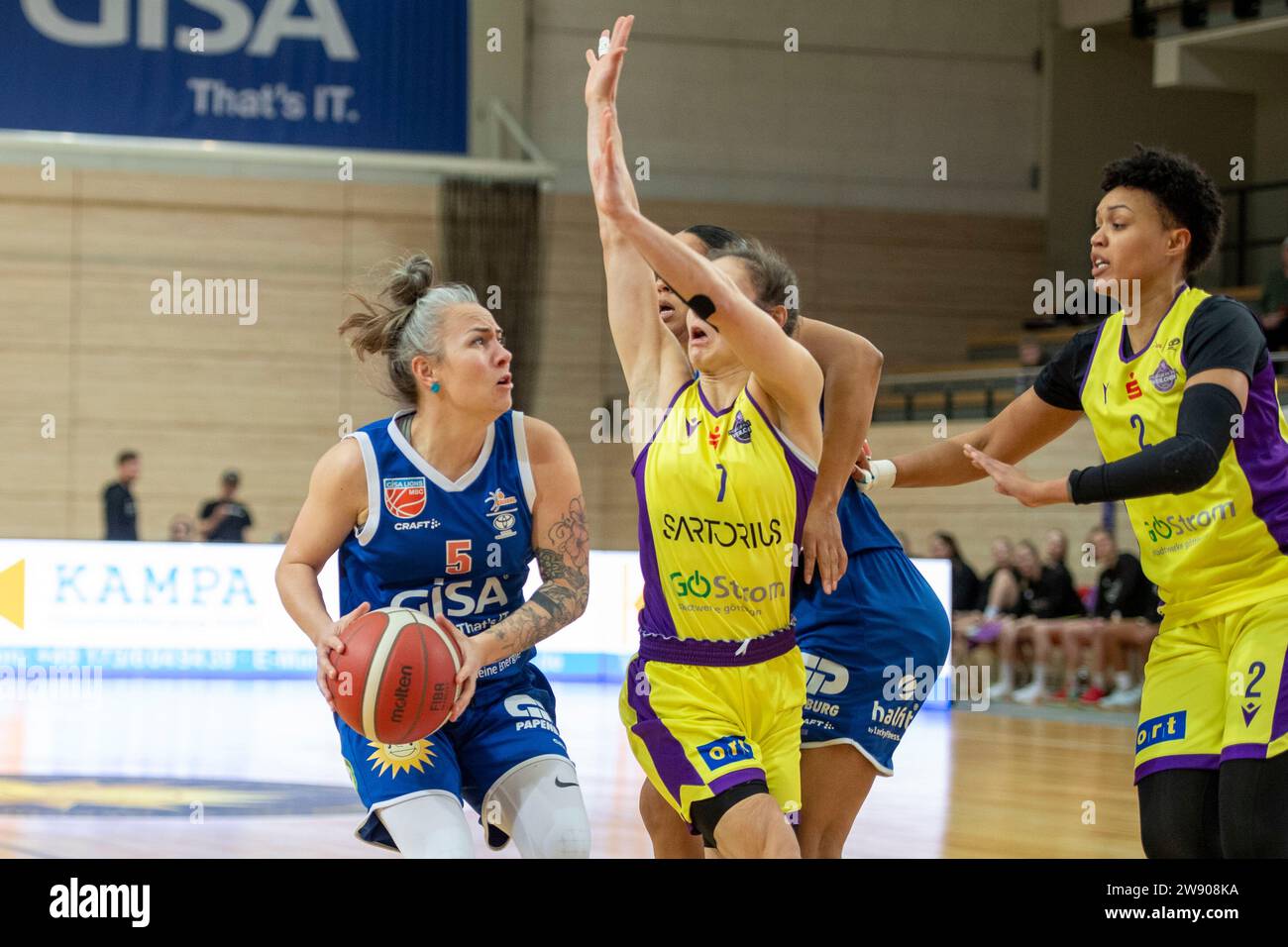 Jennifer crowder hi-res stock photography and images - Alamy