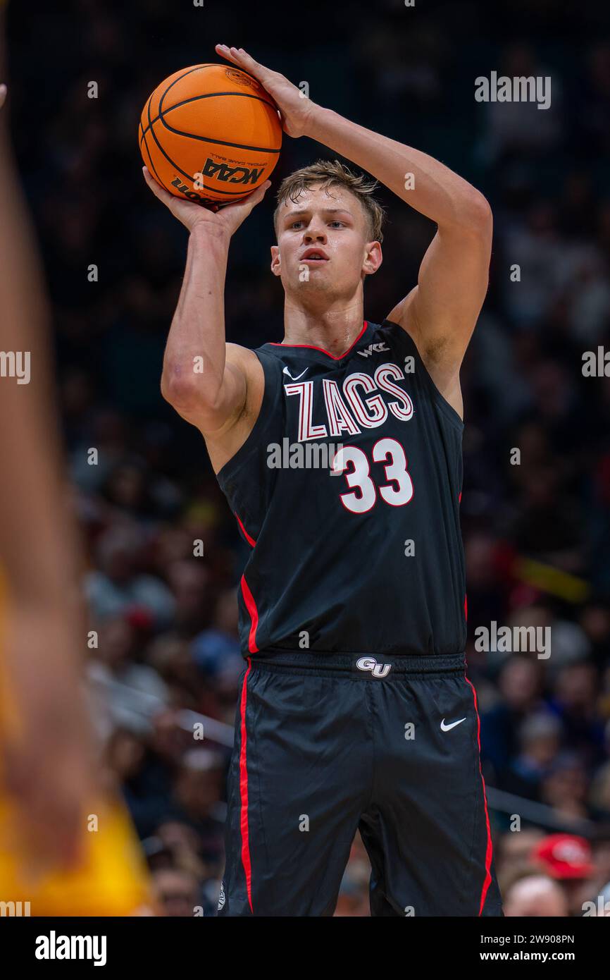 Gonzaga Bulldogs Forward Ben Gregg (33) shoots the ball during the ...