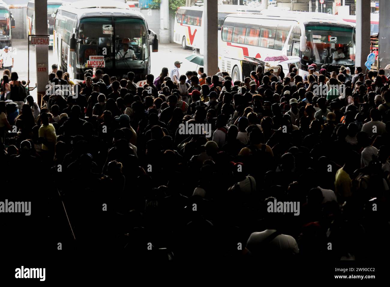 Quezon City, Metro Manila, Philippines. 23rd Dec, 2023. Passengers ...