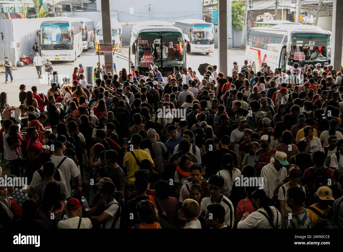 Quezon City, Metro Manila, Philippines. 23rd Dec, 2023. Passengers ...