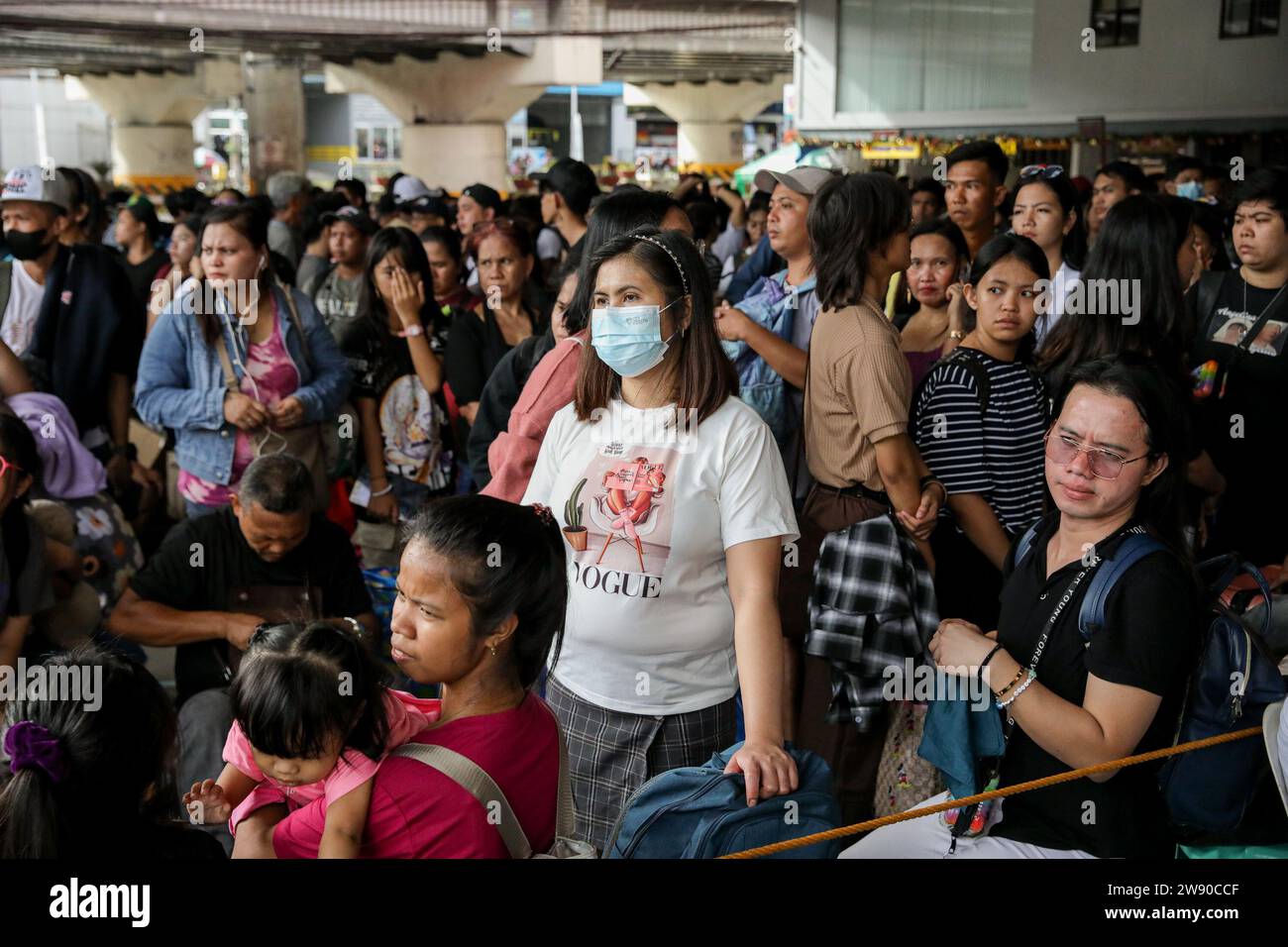 Quezon City, Metro Manila, Philippines. 23rd Dec, 2023. Passengers ...