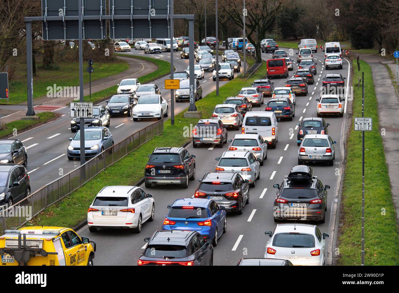 traffic jam on the street Innere Kanalstrasse, one of the main arterial ...