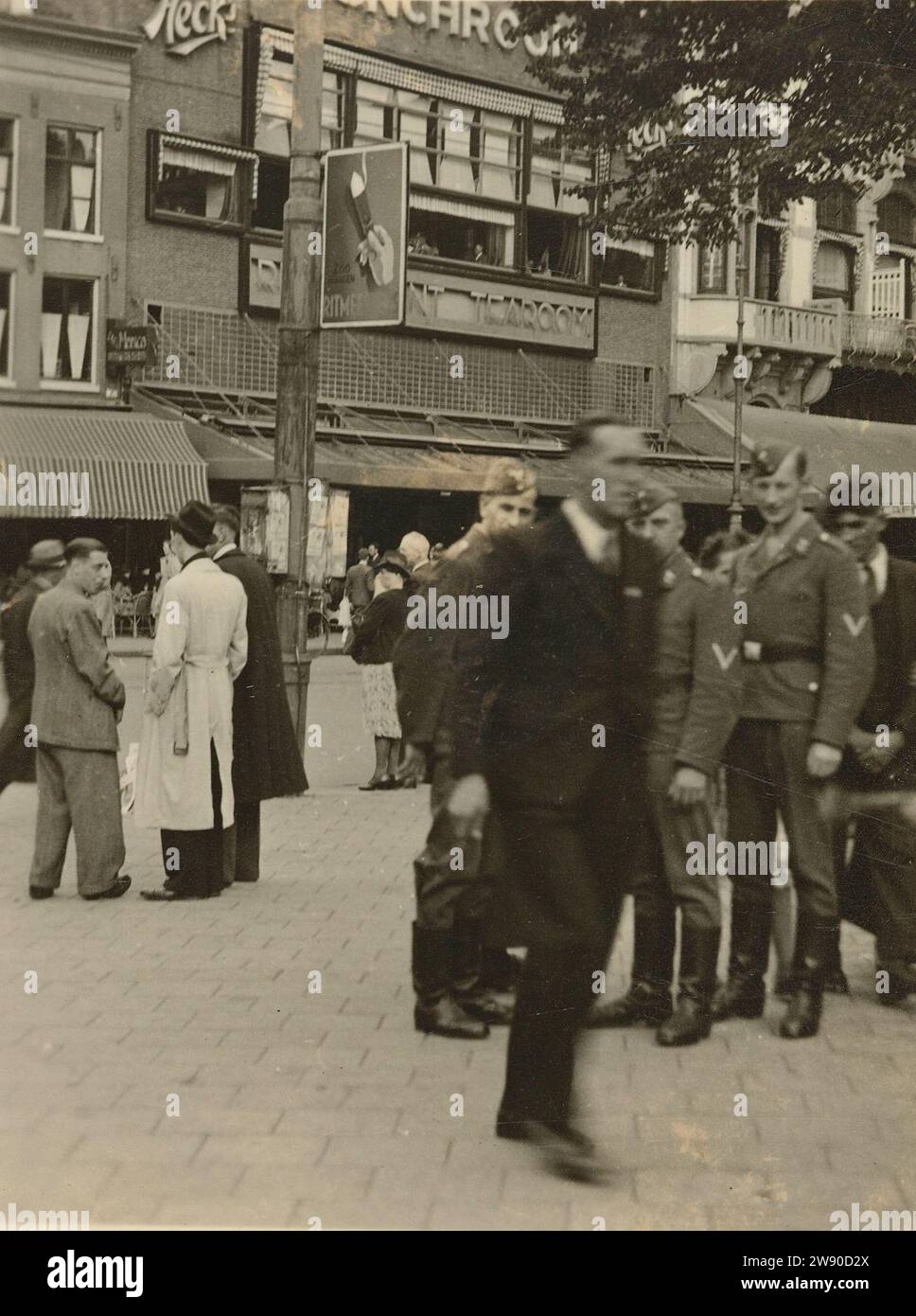 Wehrmacht soldiers on Rembrandtplein, 1941 photograph Wehrmacht ...