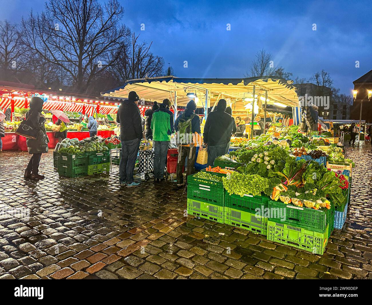 Food queues germany hi-res stock photography and images - Alamy