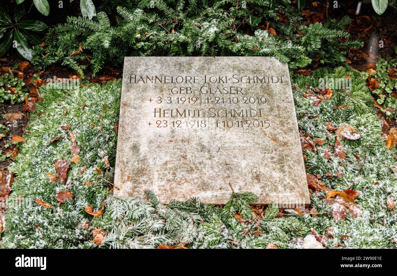 Hamburg, Germany. 23rd Dec, 2023. View of the grave of Helmut and ...