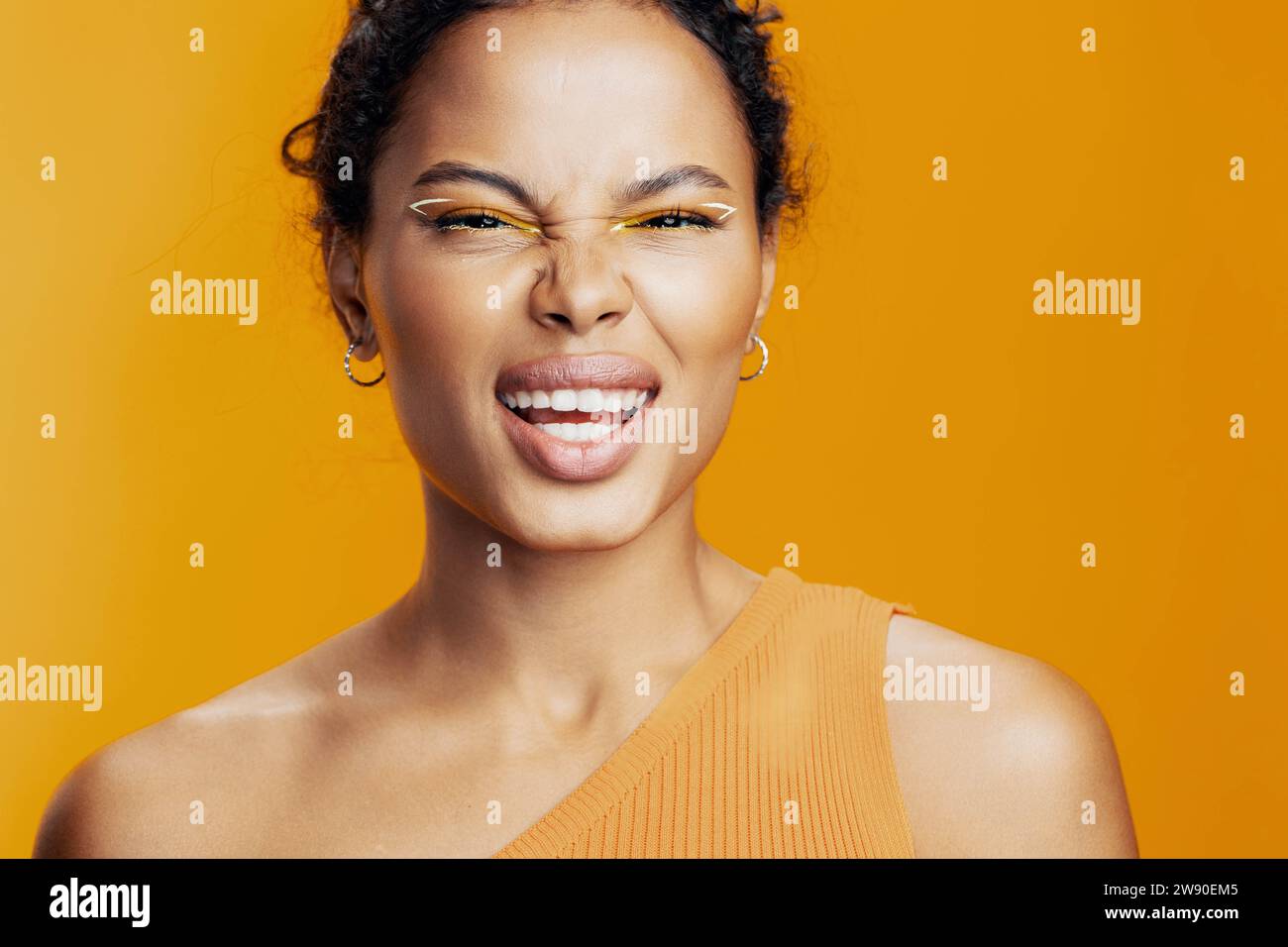Black woman face colourful african beauty creative make-up Stock Photo ...