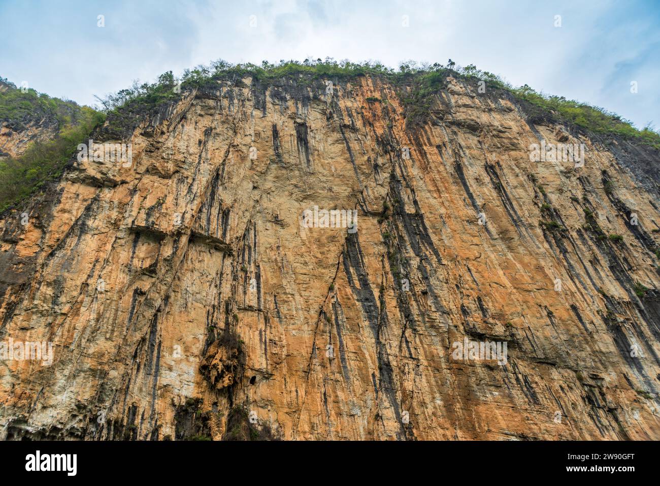The Three Gorges of the Yangtze River are magnificent. The rivers flow ...